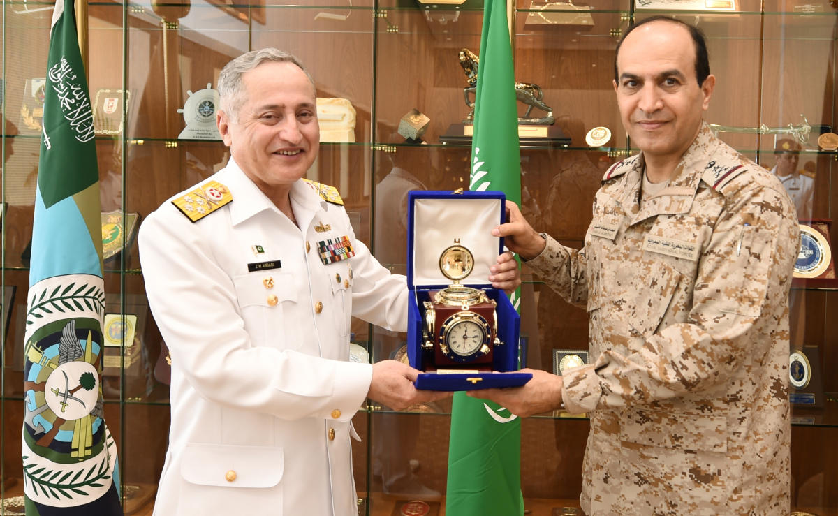 Pakistan Navy chief receives prestigious medal from Saudi Arabia | Arab ...