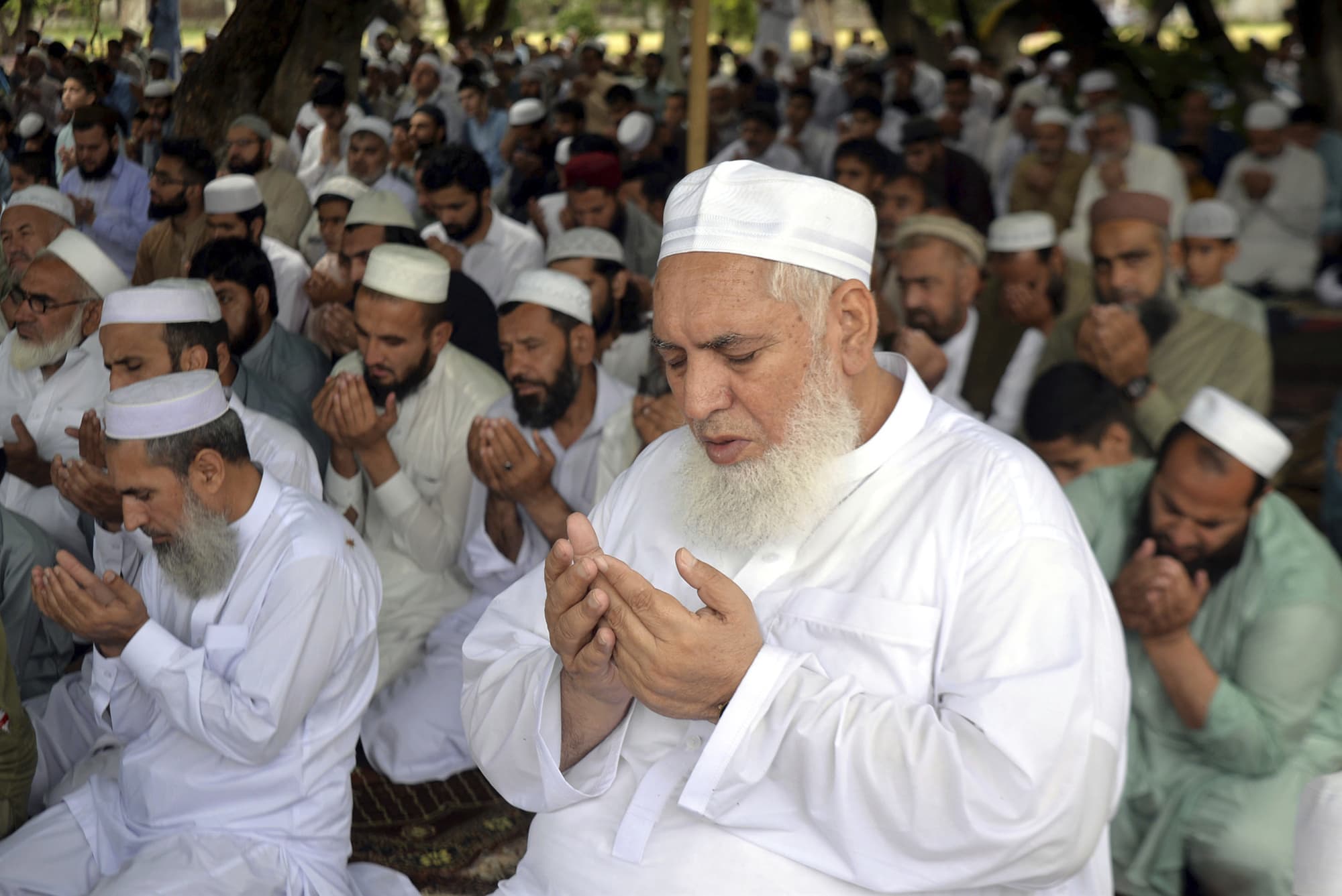 Special prayers for Pakistan as Eid celebrations mark end of Ramadan ...