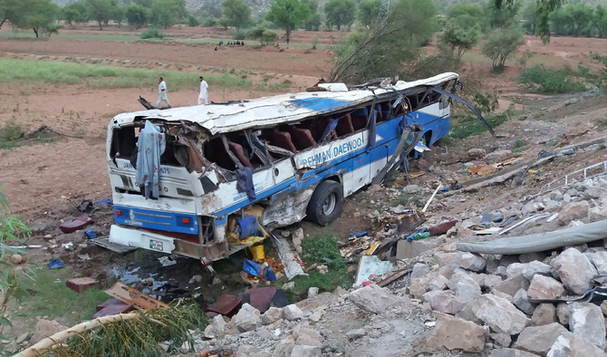 24 die in bus crash in northern Pakistan | Arab News PK