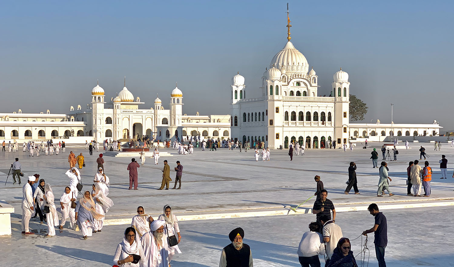 Pakistan eyes religious tourism to revive economy | Arab News PK