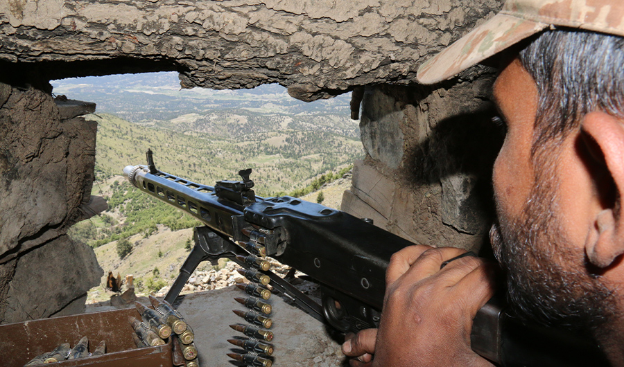 Police: 5 Pakistani commandos killed in early morning raid | Arab News PK