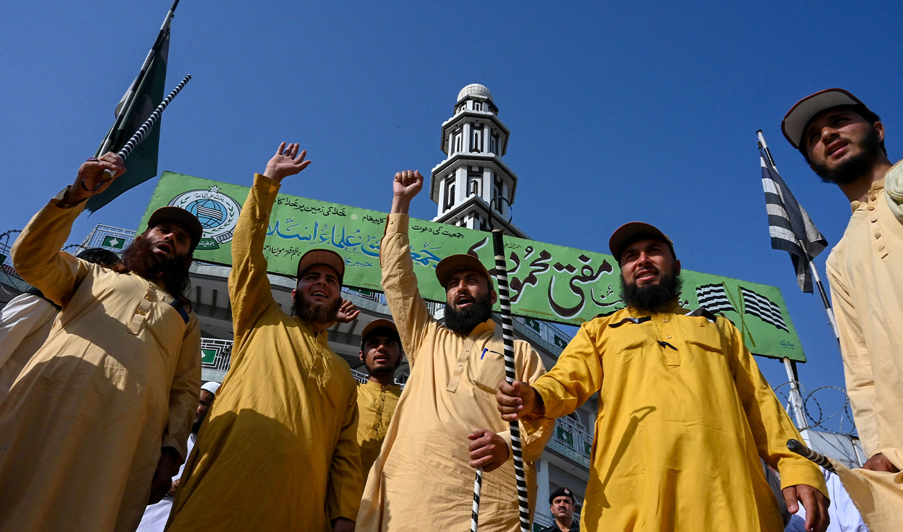 Ruling coalition supporters enter Islamabad for sit-in outside top ...