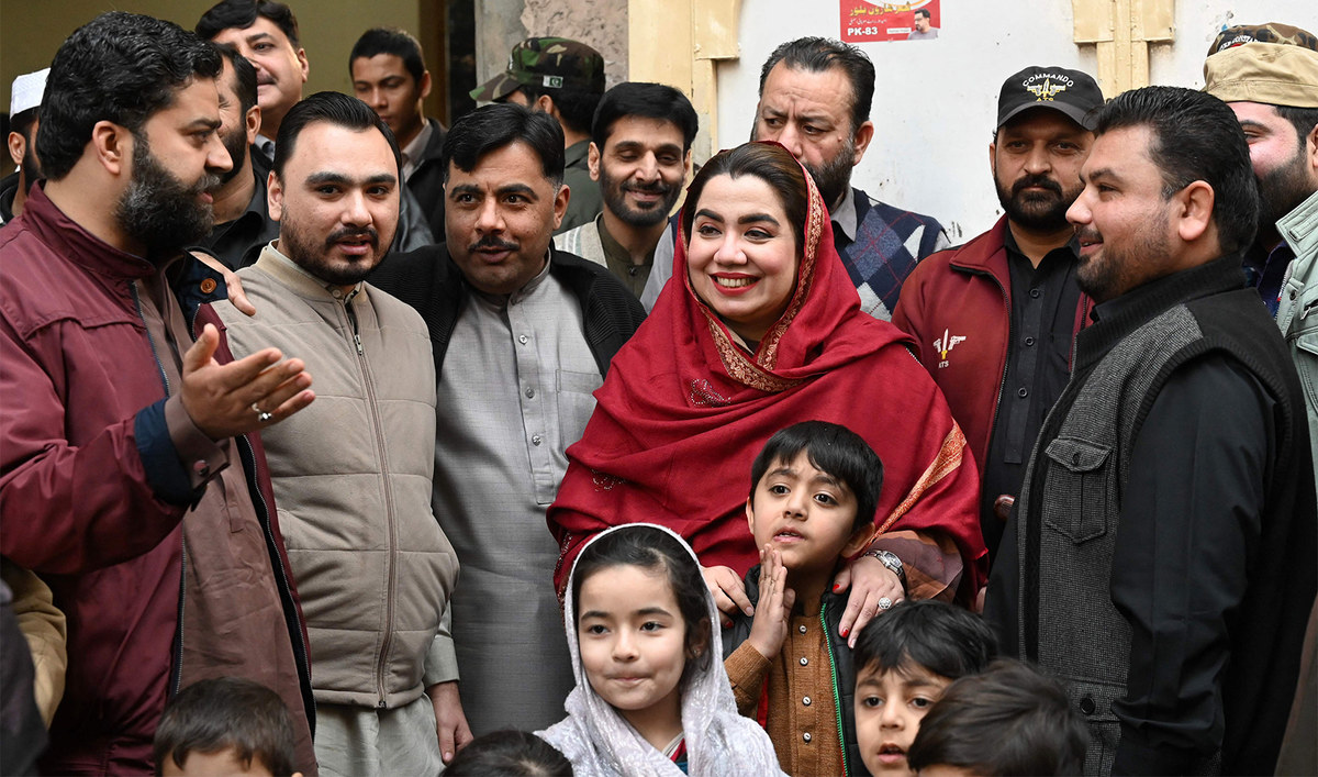 Influencer, widow among Pakistan women standing in elections | Arab News