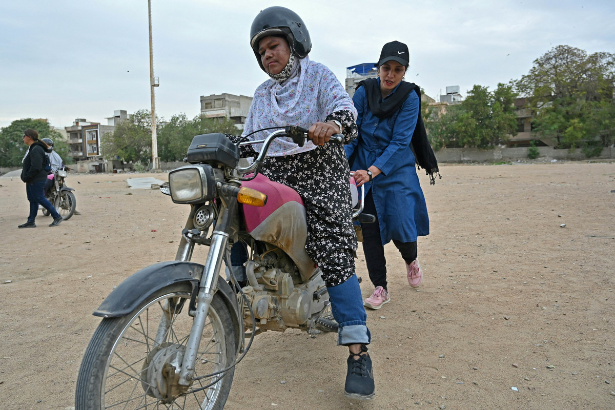 Pakistan’s women ‘Rowdy Riders’ take on traffic and tradition | Arab News
