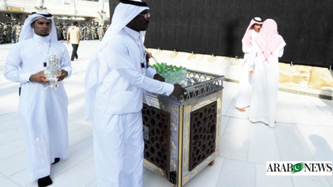 Prince Mishaal leads washing of Kaaba | Arab News PK