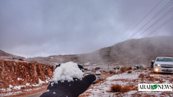 Snow falls in Tabuk at night, vanishes at sunrise | Arab News PK