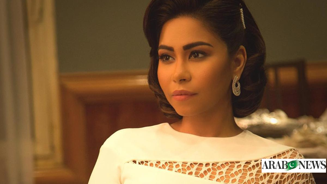 Singer Sherine breaks reporter’s phone at father’s funeral | Arab News PK