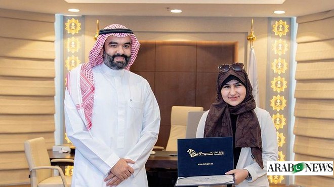 Saudi communications minister receives youngest Saudi female journalist ...