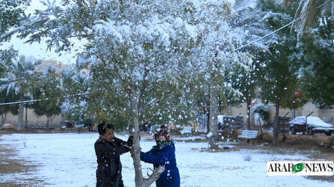 Rare snowfall carpets Baghdad and other Iraqi cities | Arab News PK