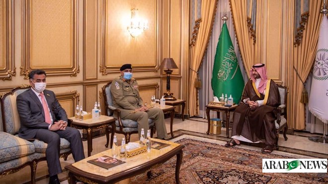Prince Khalid holds talks with Pakistan's army chief | Arab News PK