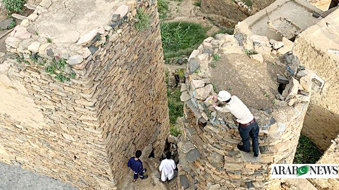 Young Saudis help restore and preserve ancient stone castles in Jazan ...