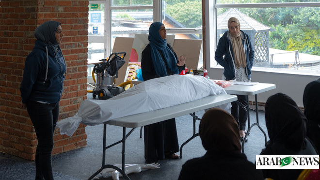 Islamic lessons to wash, shroud dead in demand at UK charity | Arab News PK