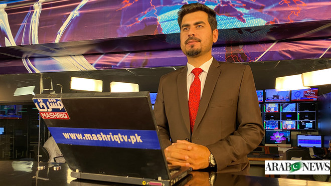 Pakistani TV anchor breaks internet for continuing bulletin amid ...