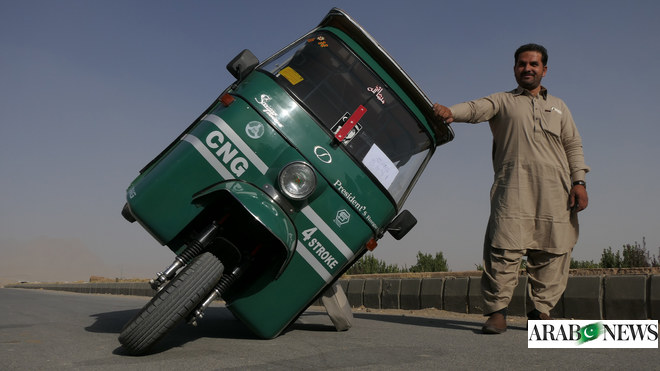 Inspired by Saudi motorists, daredevil Pakistani performs sidewalk ...