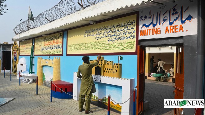Pakistani inmates in Karachi sell art, transform lives in prison ...