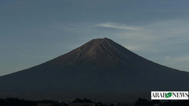 Mount Fuji is still without its iconic snowcap for the first time in ...