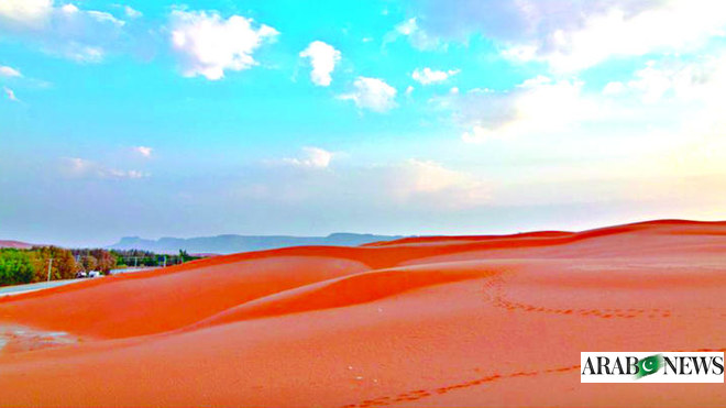 Visitors throng Red Sand on weekends and holidays | Arab News PK