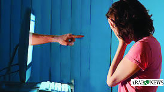 Do women feel secure while using Internet? | Arab News PK