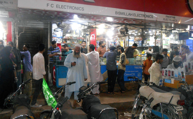 Mobile phone repair business booms in Pakistan | Arab News PK