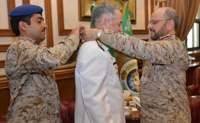 Pakistan Navy chief receives prestigious medal from Saudi Arabia | Arab ...