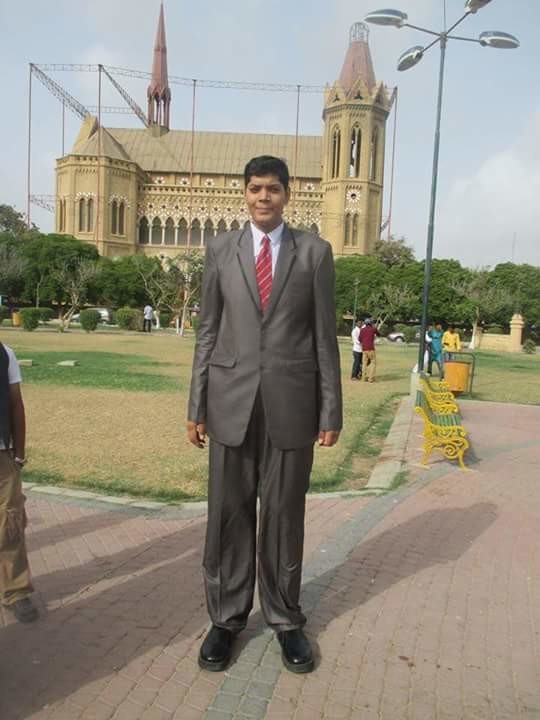 Pakistan’s tallest man has some giant problems | Arab News PK