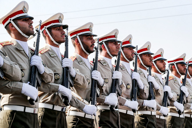 Iran commemorates war with parade of tanks, missiles | Arab News PK