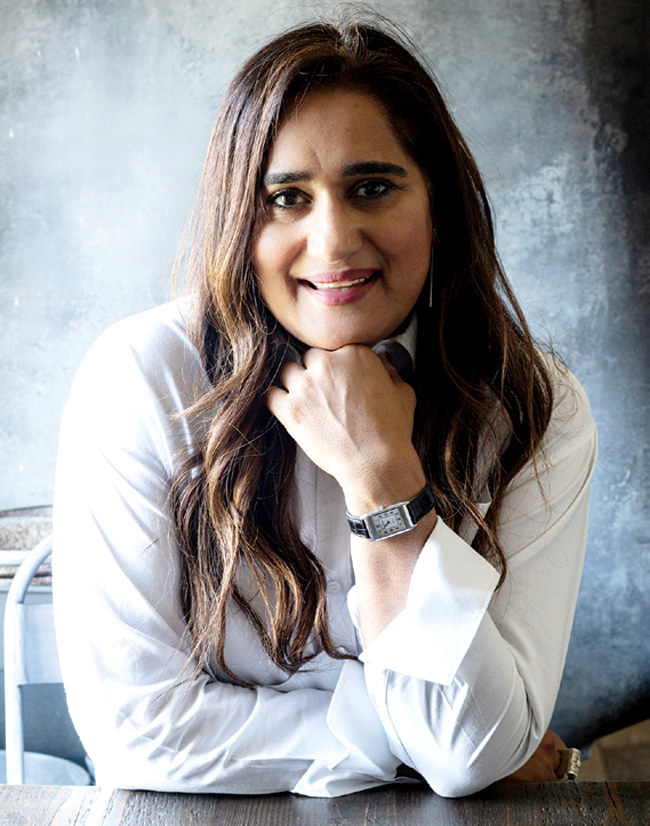 Saima Khan Stage Actress