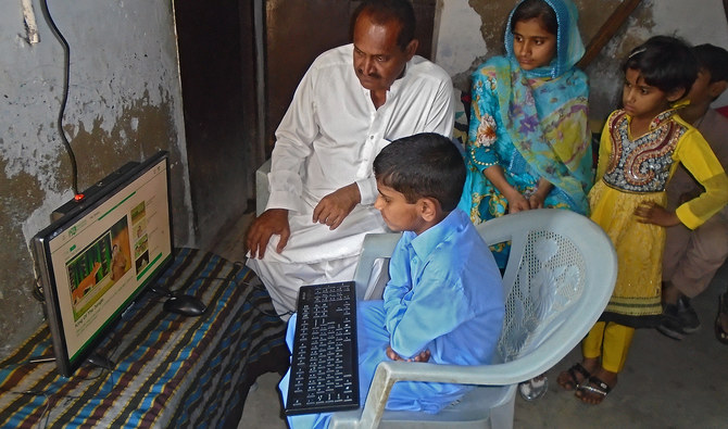 Pakistani NGO makes remote learning accessible to deaf students | Arab ...