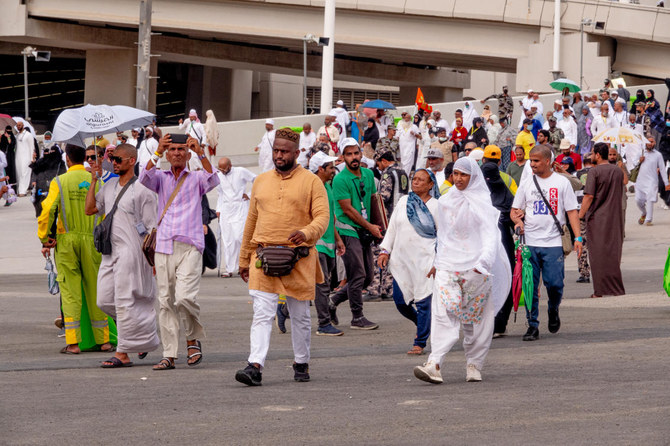 Hajj pilgrims take part in ‘stoning the devil’ ritual at Jamarat ...