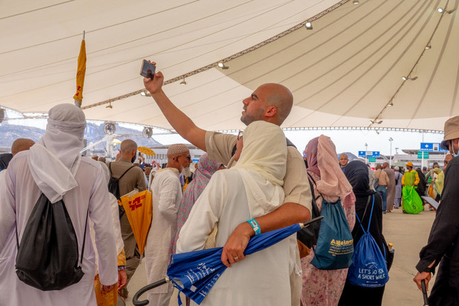 Hajj pilgrims take part in ‘stoning the devil’ ritual at Jamarat ...