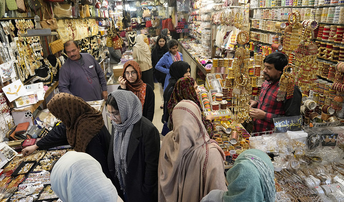 Pakistani markets refuse to close early under government energy saving ...