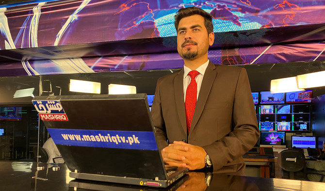 Pakistani TV anchor breaks internet for continuing bulletin amid ...