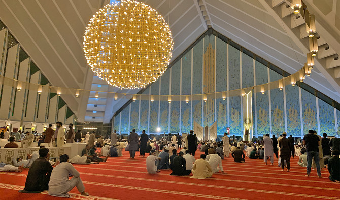 At Pakistan’s Shah Faisal Mosque, late Ramadan nights offer cherished ...