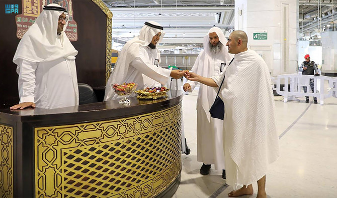 Inaugural flight to Makkah carrying 340 Pakistani pilgrims touches down ...