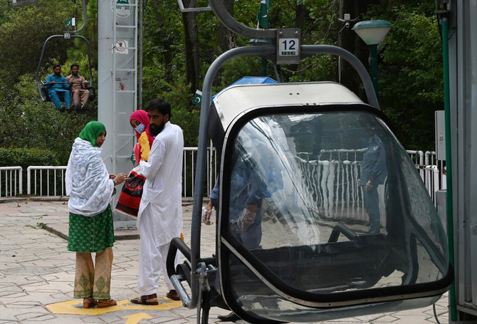 Six children among 8 people trapped in Pakistan cable car | Arab News PK