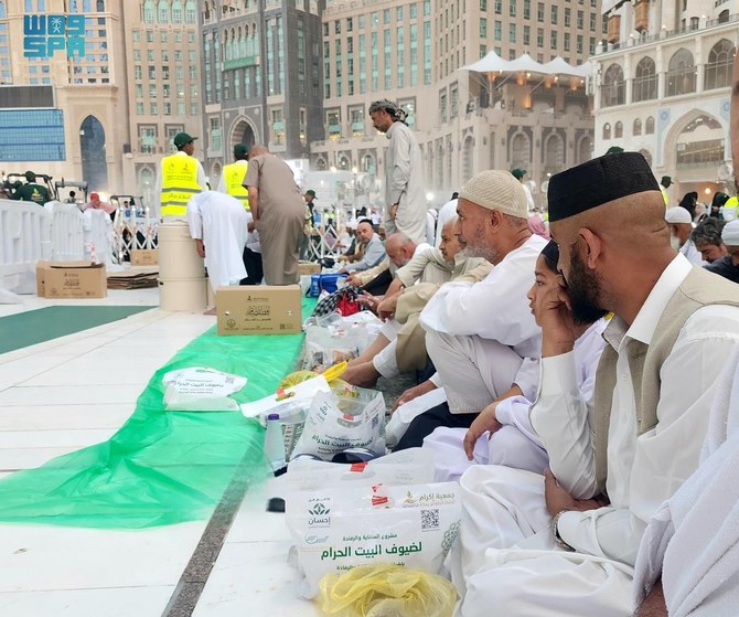 Thousands flock to Saudi Arabia’s 2 Holy Mosques to break fast on first ...