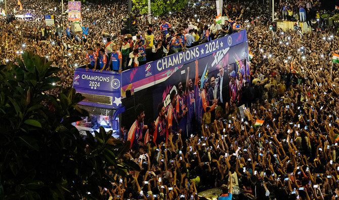 India cricketers feted in victory parade in Mumbai after winning ...