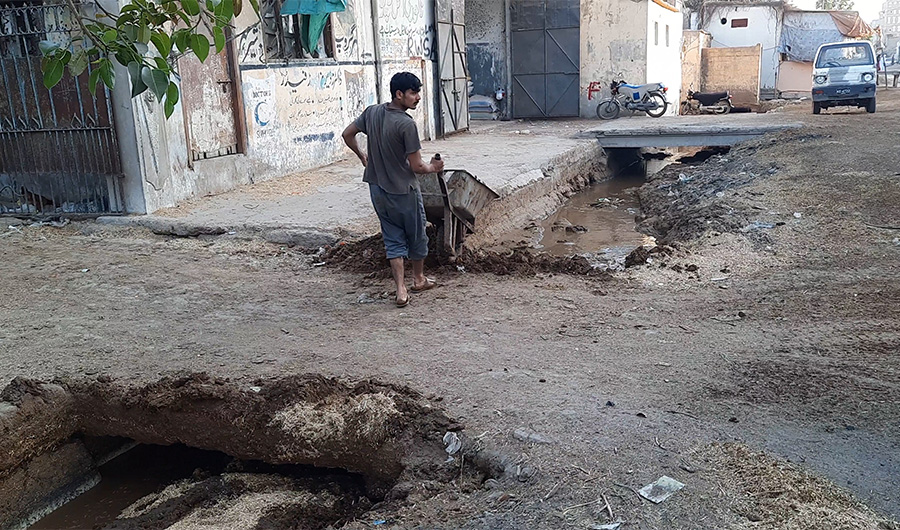 Karachi to introduce clean-running buses powered by unclean fuel: cow ...