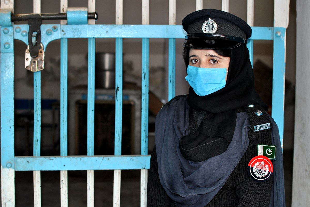 Breaking gender stereotypes, woman from KP takes up prison job | Arab ...