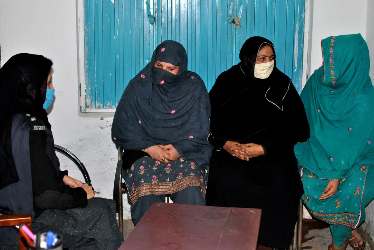 Breaking gender stereotypes, woman from KP takes up prison job | Arab ...