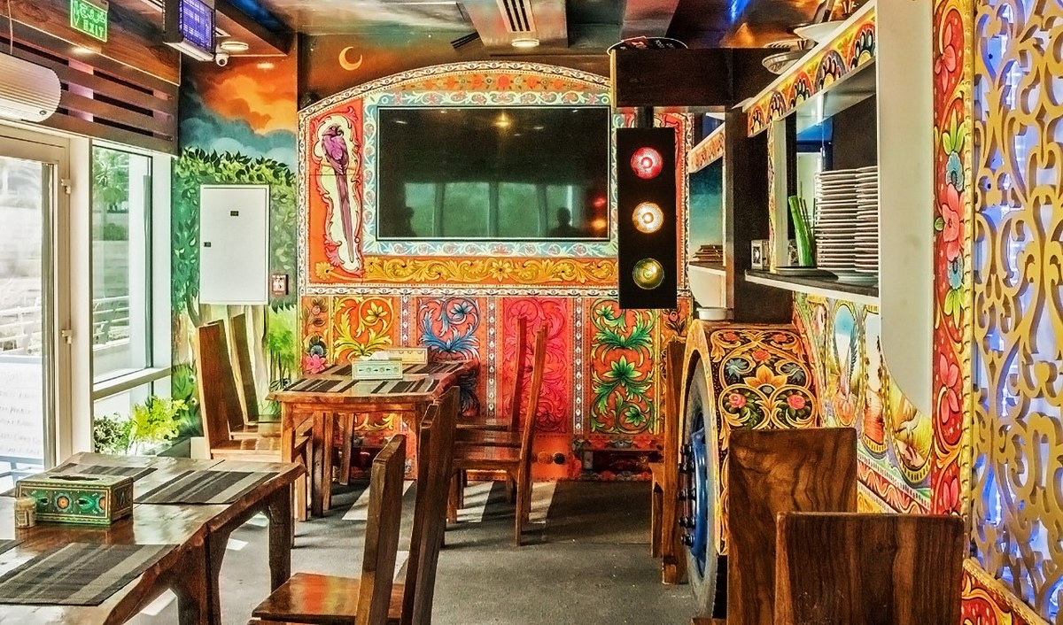 In Dubai, theme restaurant sports Pakistan’s famous truck art | Arab ...