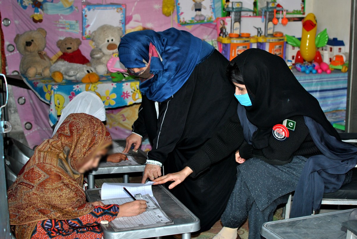 Breaking gender stereotypes, woman from KP takes up prison job | Arab ...