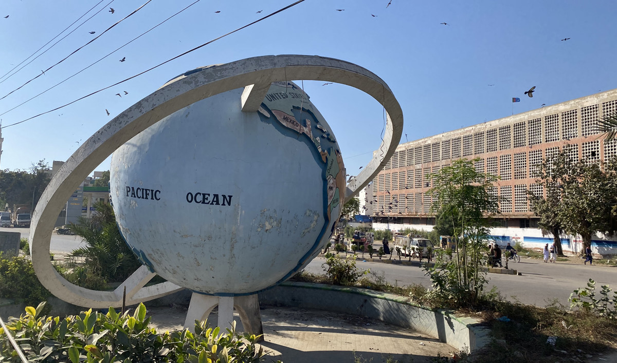 Karachi monument, witness to Pakistani cinema’s former glory, falls ...