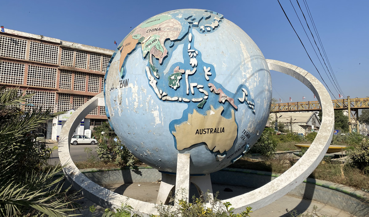 Karachi monument, witness to Pakistani cinema’s former glory, falls ...
