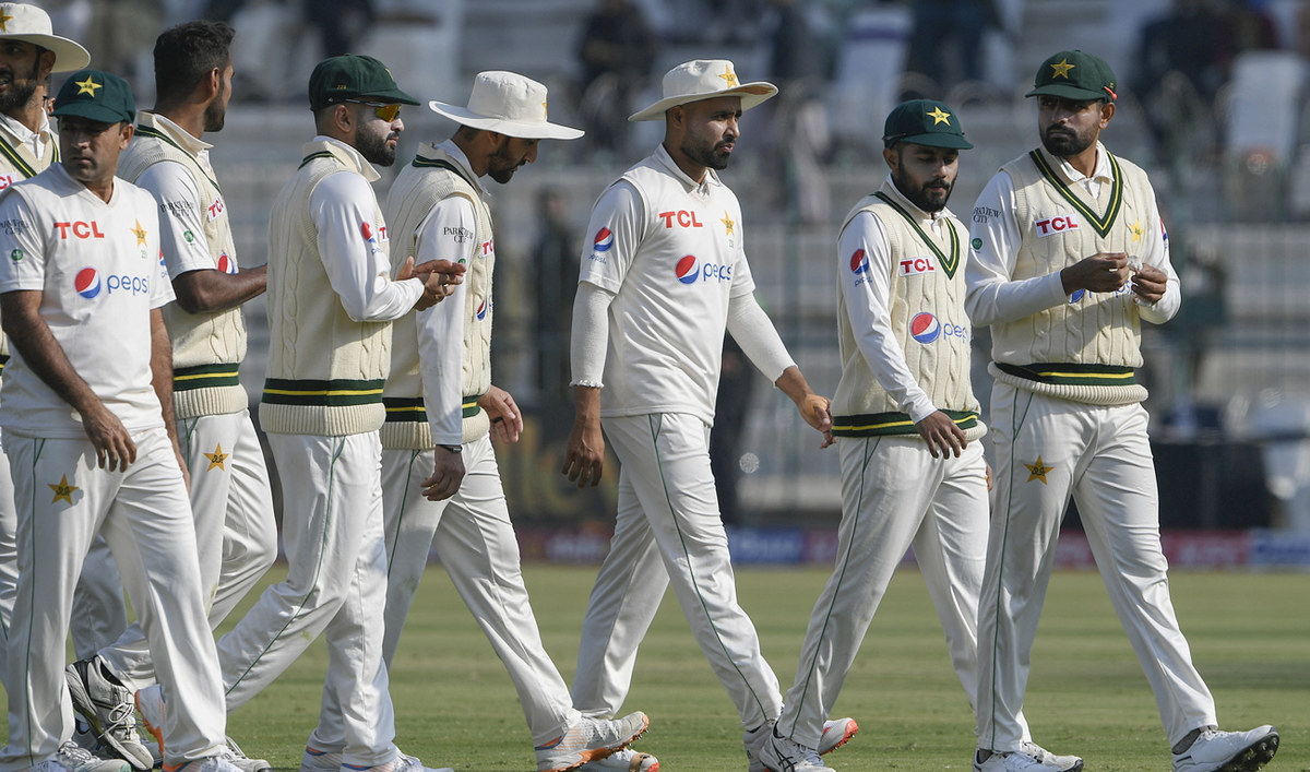Pakistan fight back after England set stiff second Test target | Arab News