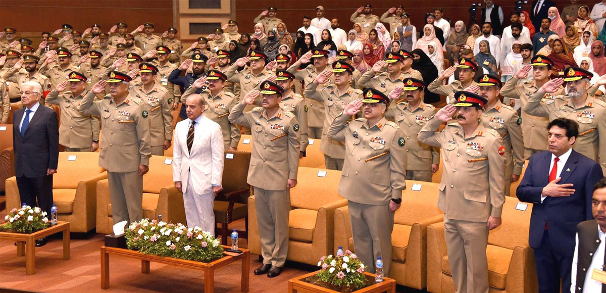 PM Sharif pays farewell visit at army headquarters a day ahead of ...