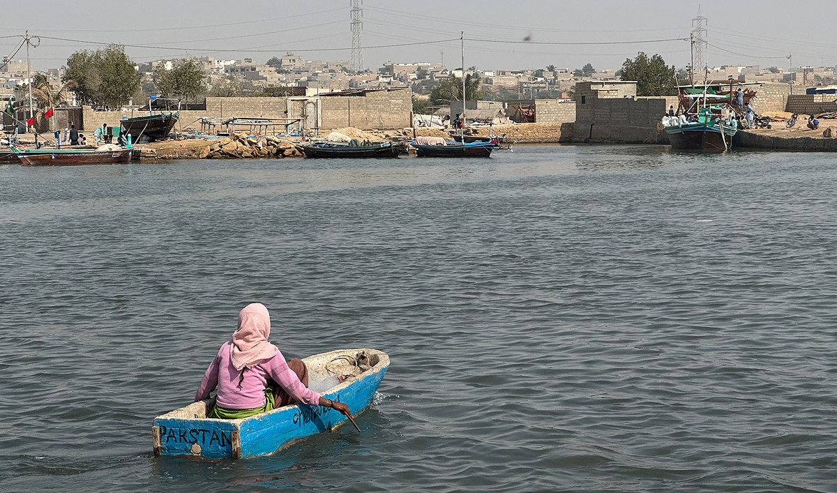 A Pakistani fisherwoman and her companion: the sea | Arab News