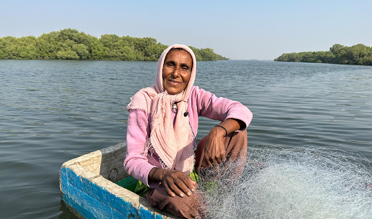 A Pakistani fisherwoman and her companion: the sea | Arab News